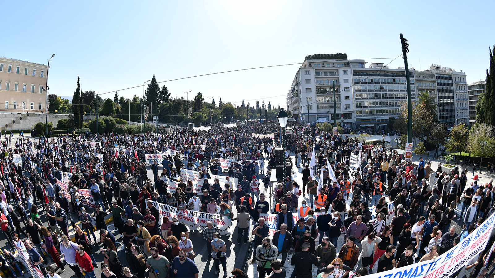 Μαζική η σημερινή απεργία - Και τώρα κλιμάκωση, όχι με λόγια αλλά με ...